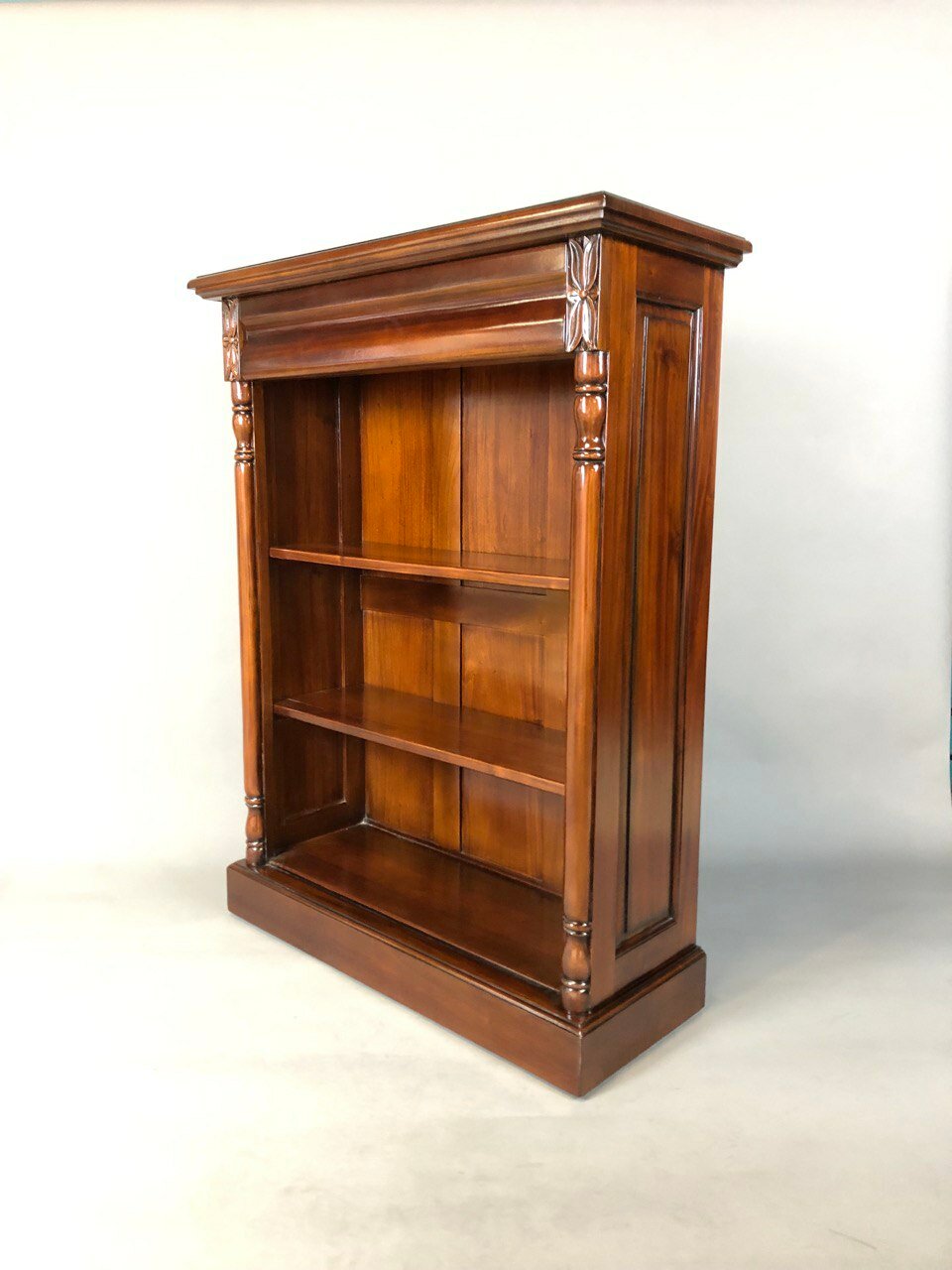Стеллаж для книг DOMKORLEONE из красного дерева (mahogany wood), цвет CMH (темно-коричневый)