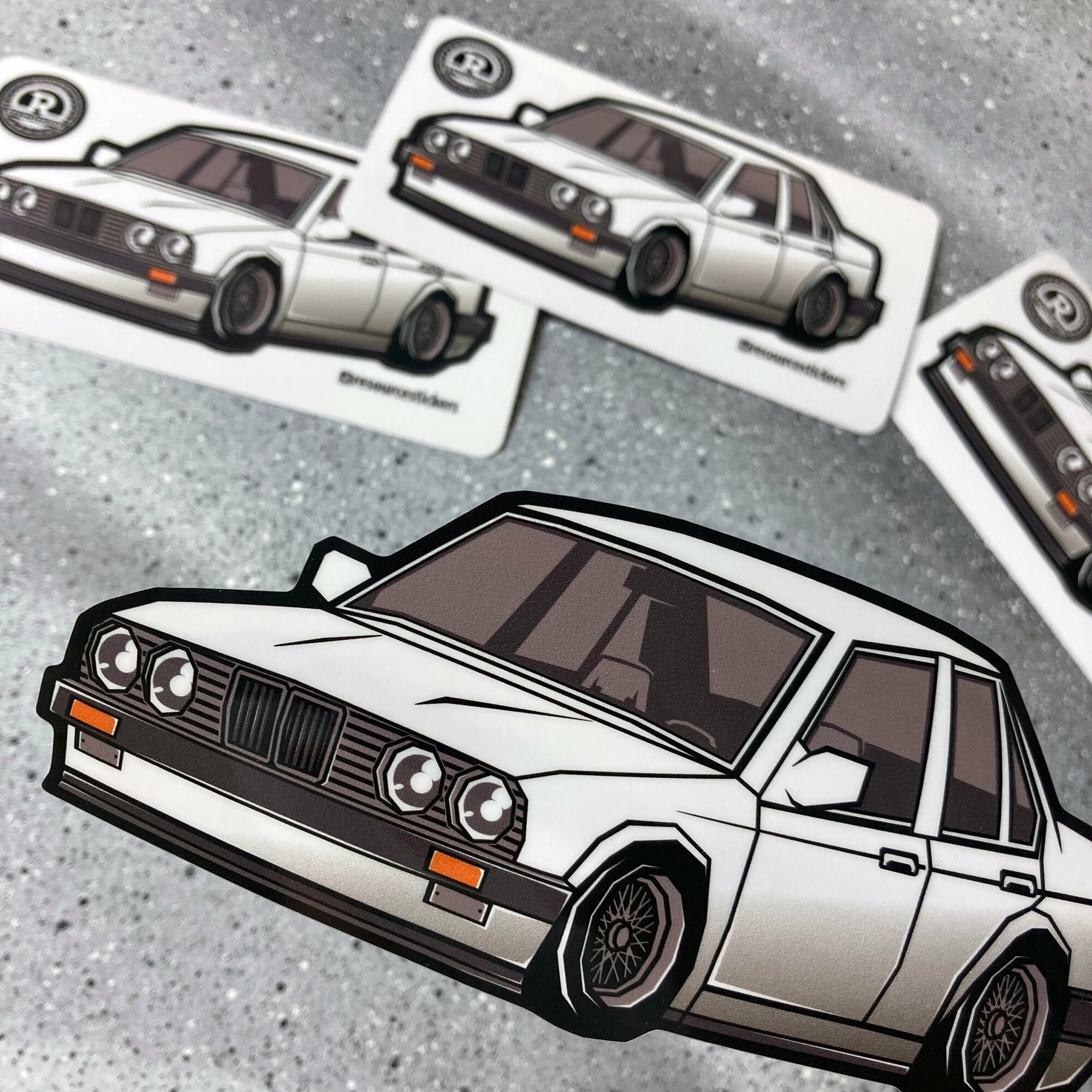 Виниловая наклейка машинка BMW E30 белая, 14х6.5