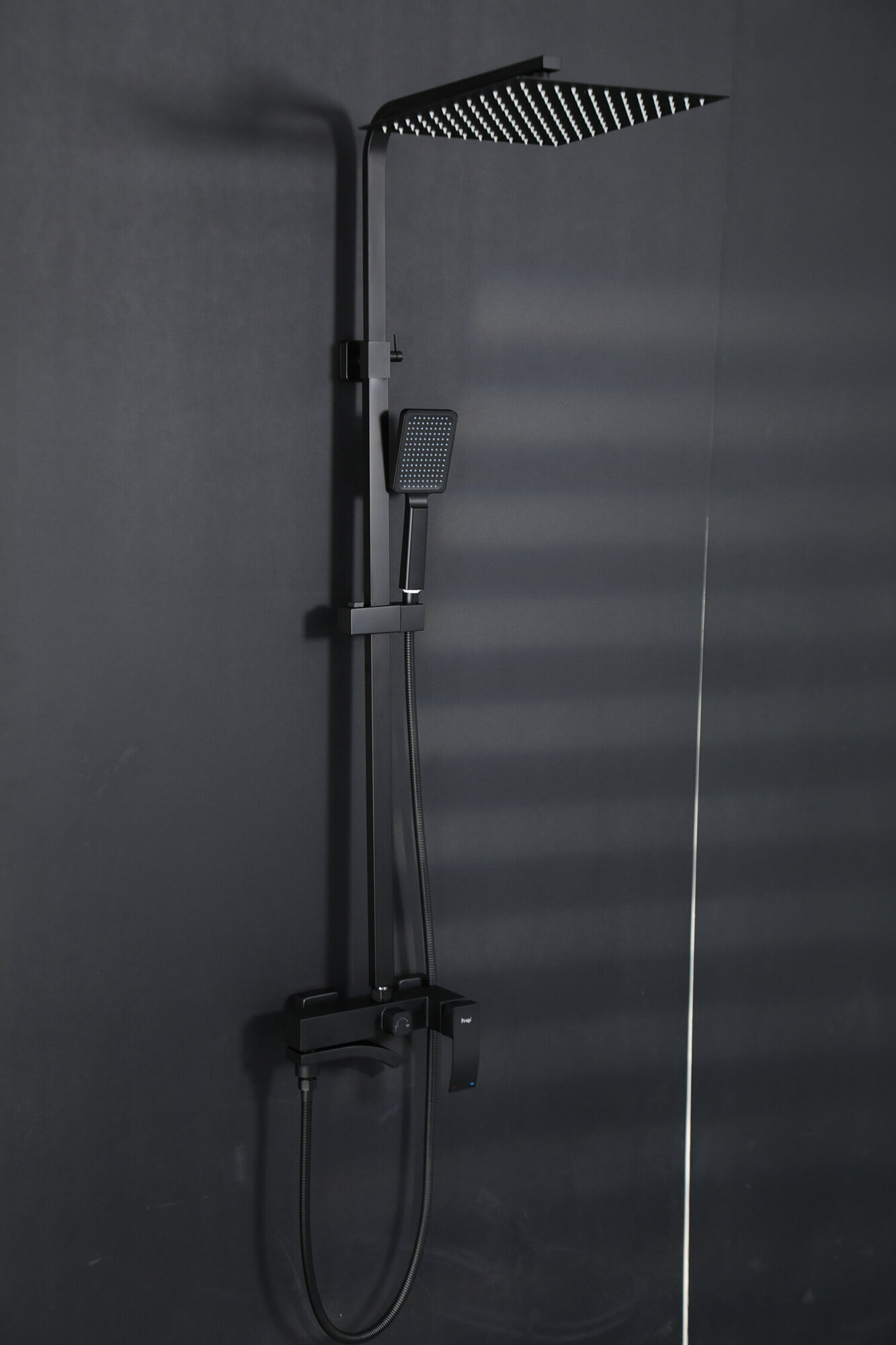 Душевая стойка Frap F24803-16 нержавеющая сталь, черный