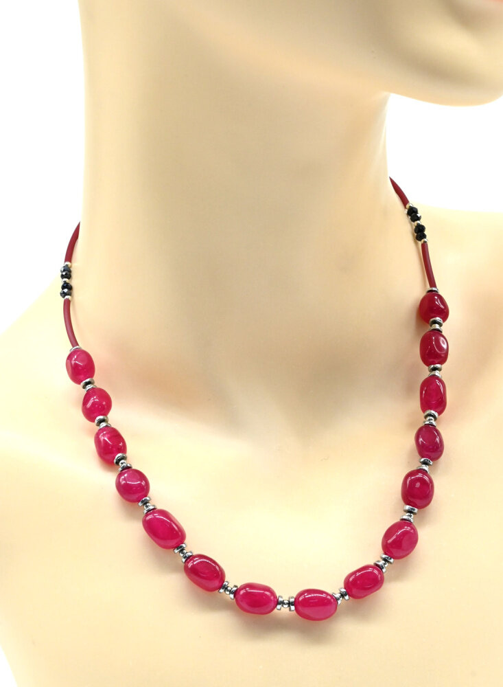 Бусы, корунд