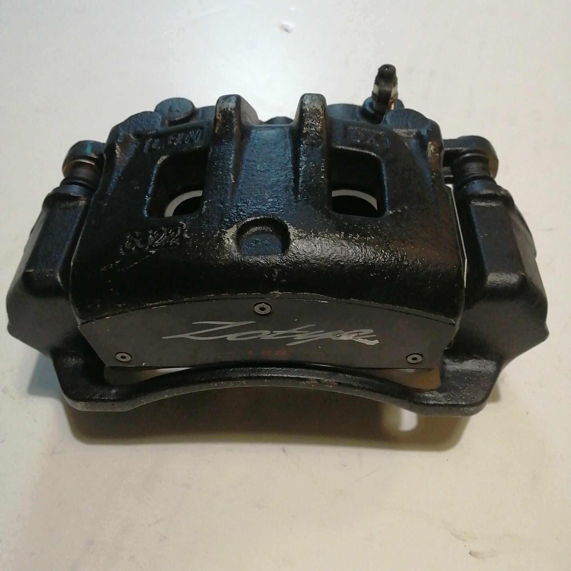 Суппорт передний левый Zotye T600 [2.0 16V 6AMT внедорожник Turbo] 3501110001B11