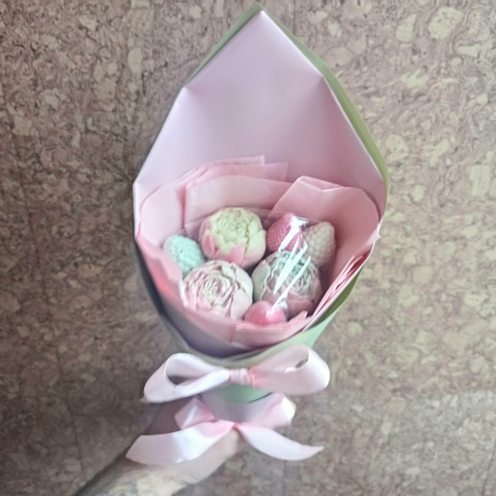 Сладкий букет из конфет "ShokoTrendy" от Первой Букетной, шоколадные цветы пионы, подарочный набор, розовый