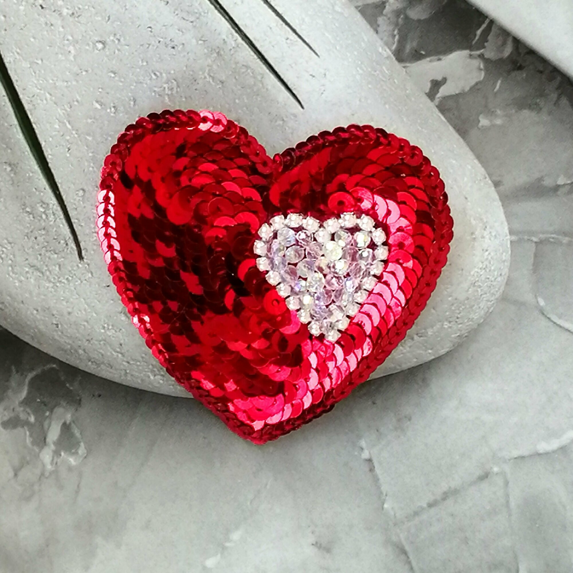 Брошь, стекло