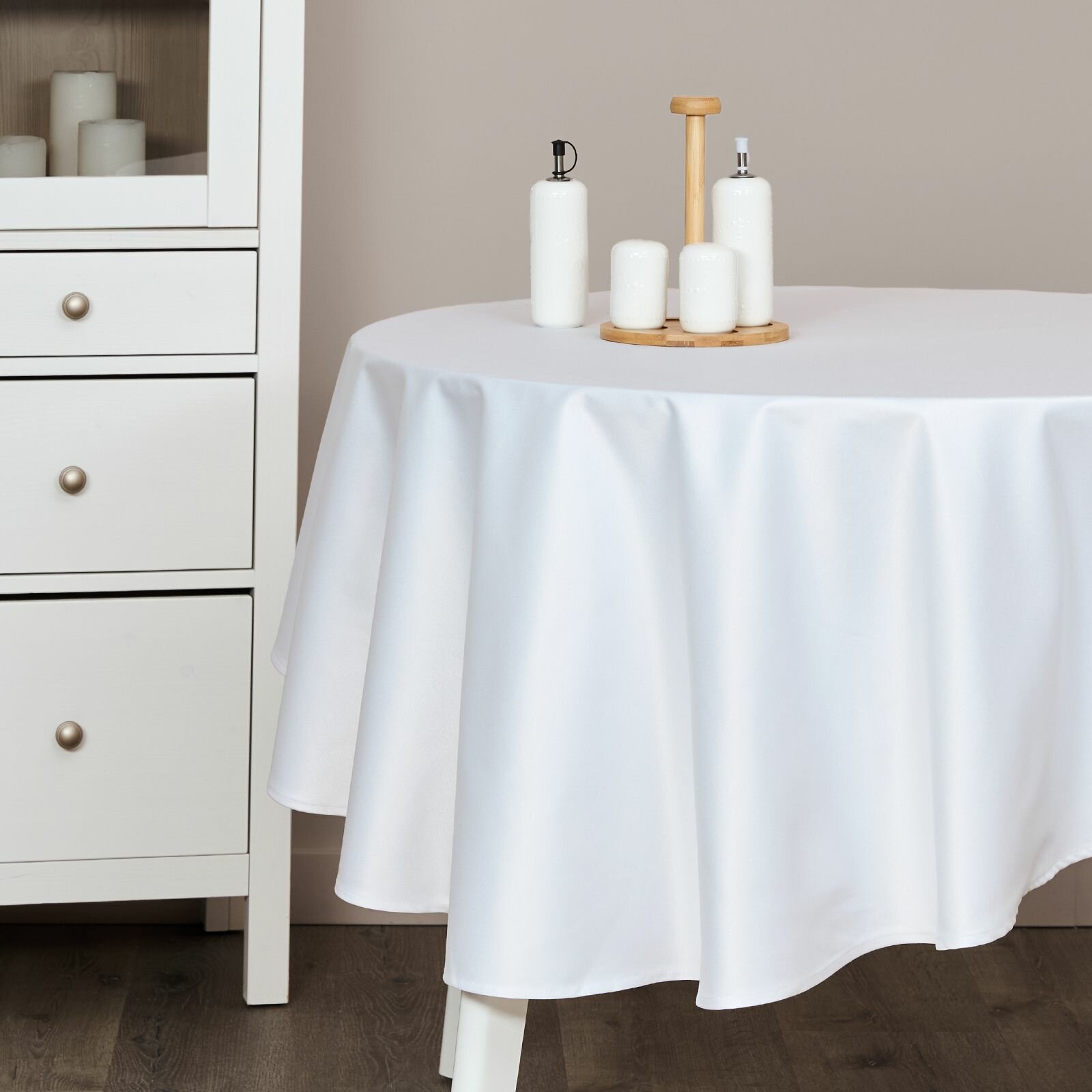 Скатерть однотонная круглая "Niveo" d-150 хлопок/полиэфир, белая