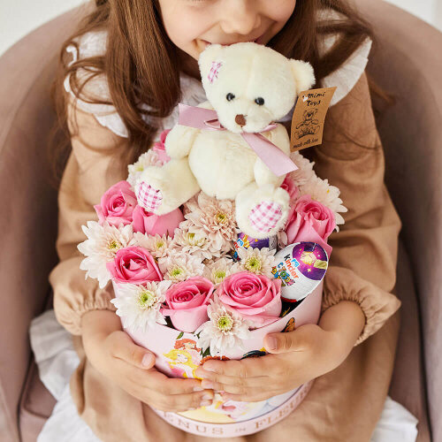 Букет Venus in Fleurs "Детский", розы, хризантемы, в коробке, 25 см