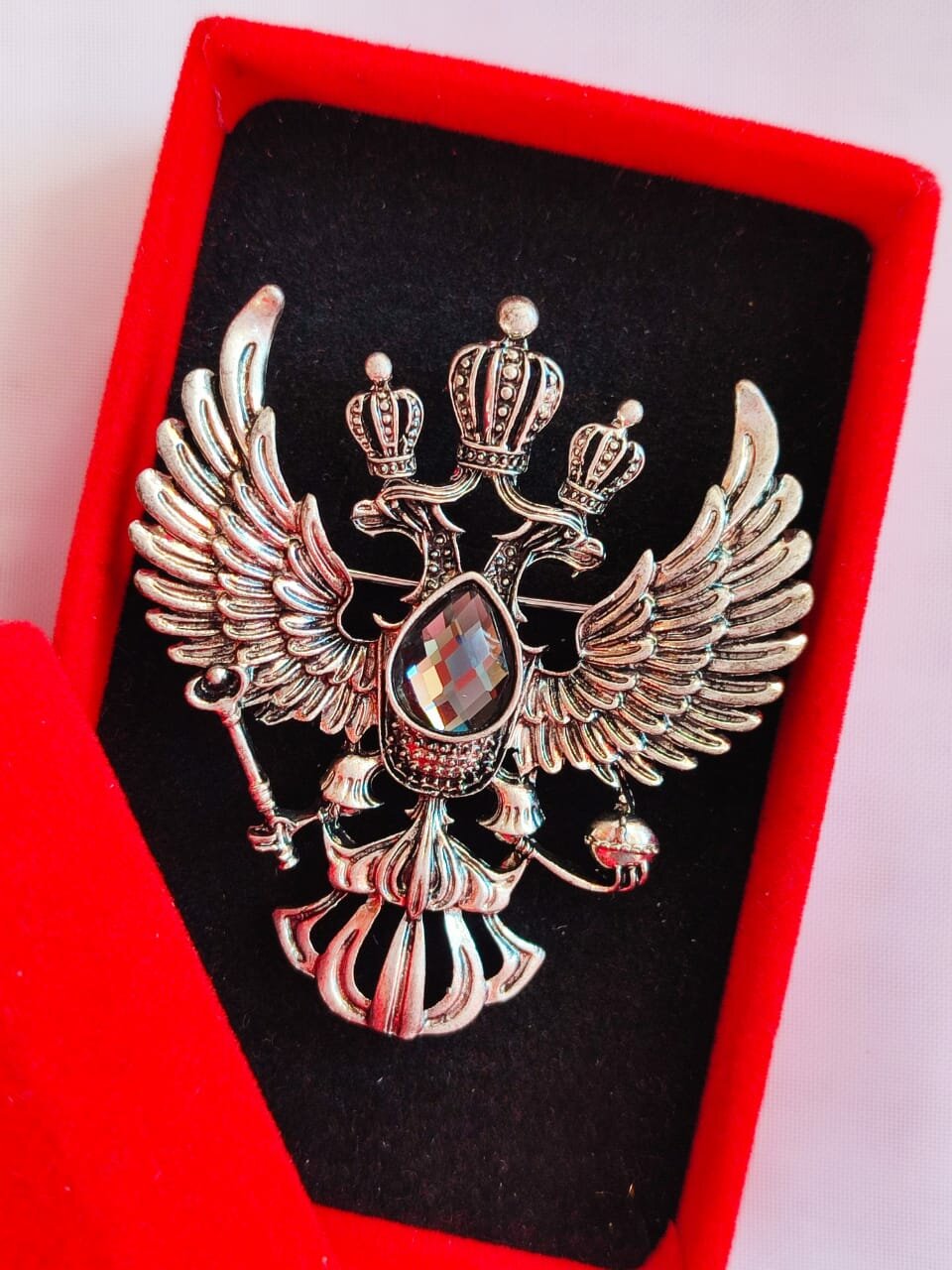 Брошь, стразы