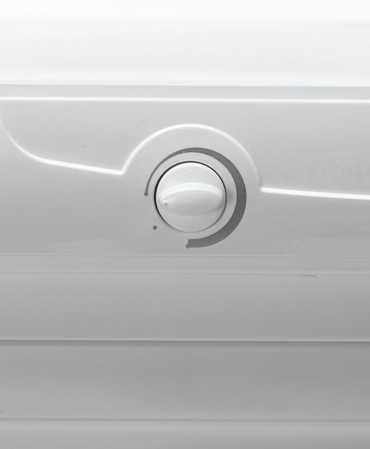 Морозильник Indesit DSZ 4150 A+, 214 л, суперзаморозка, белый — фото 1