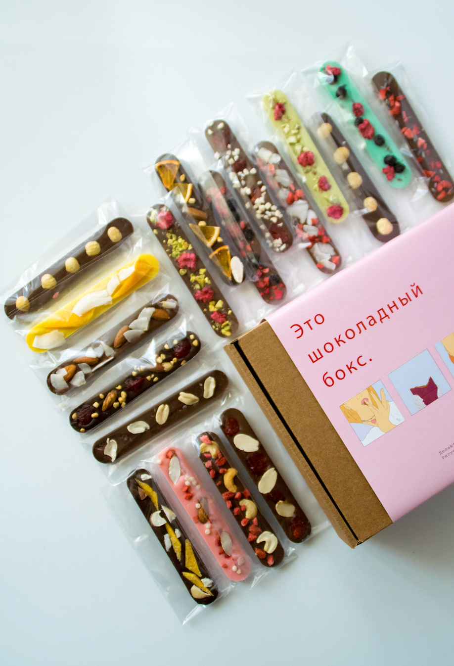 Шоколадный бокс без сахара 14 вкусов, подарочный набор розовый