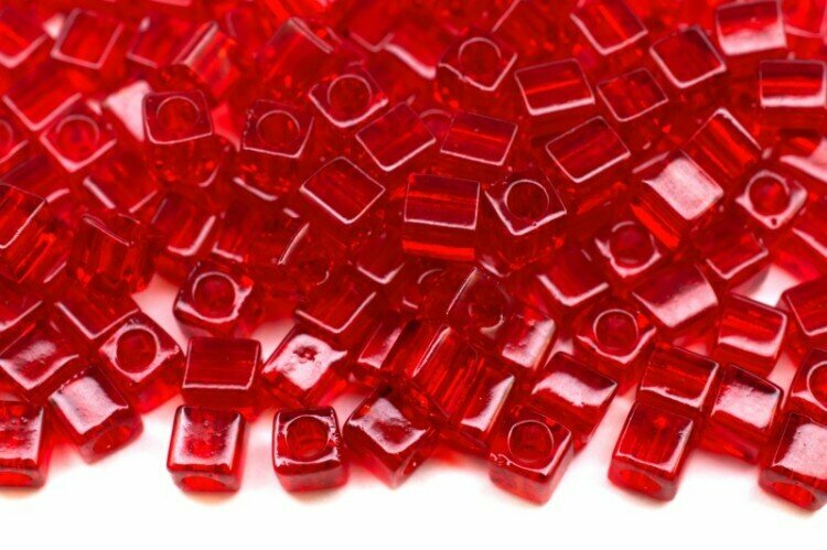 Бисер японский Miyuki Cube кубический 3мм #0141 красный, прозрачный, 10 грамм
