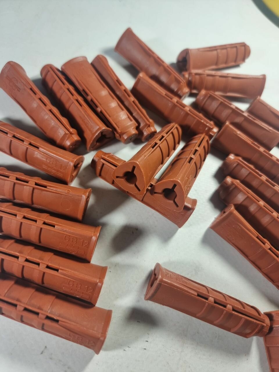 Дюбель пустотелый коричневый триугольный GB 12 (d 8 внутрен) М 15*60 (25 шт 1уп) Wurth, Германия