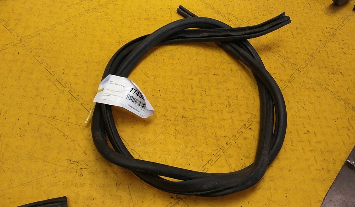 Уплотнитель (внутри) Camry V40 Toyota 6233133090B0