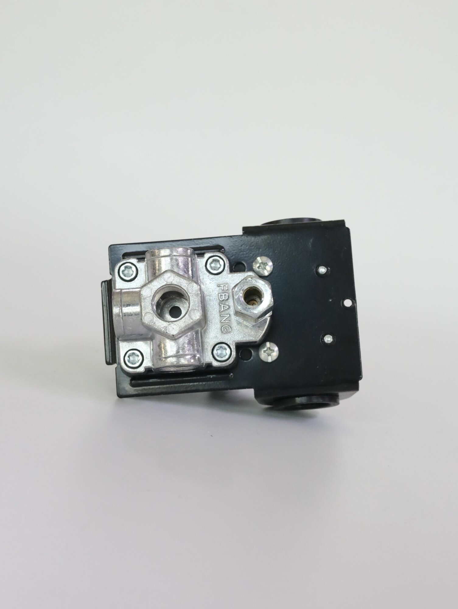 NP204 Реле давления воздушного компрессора