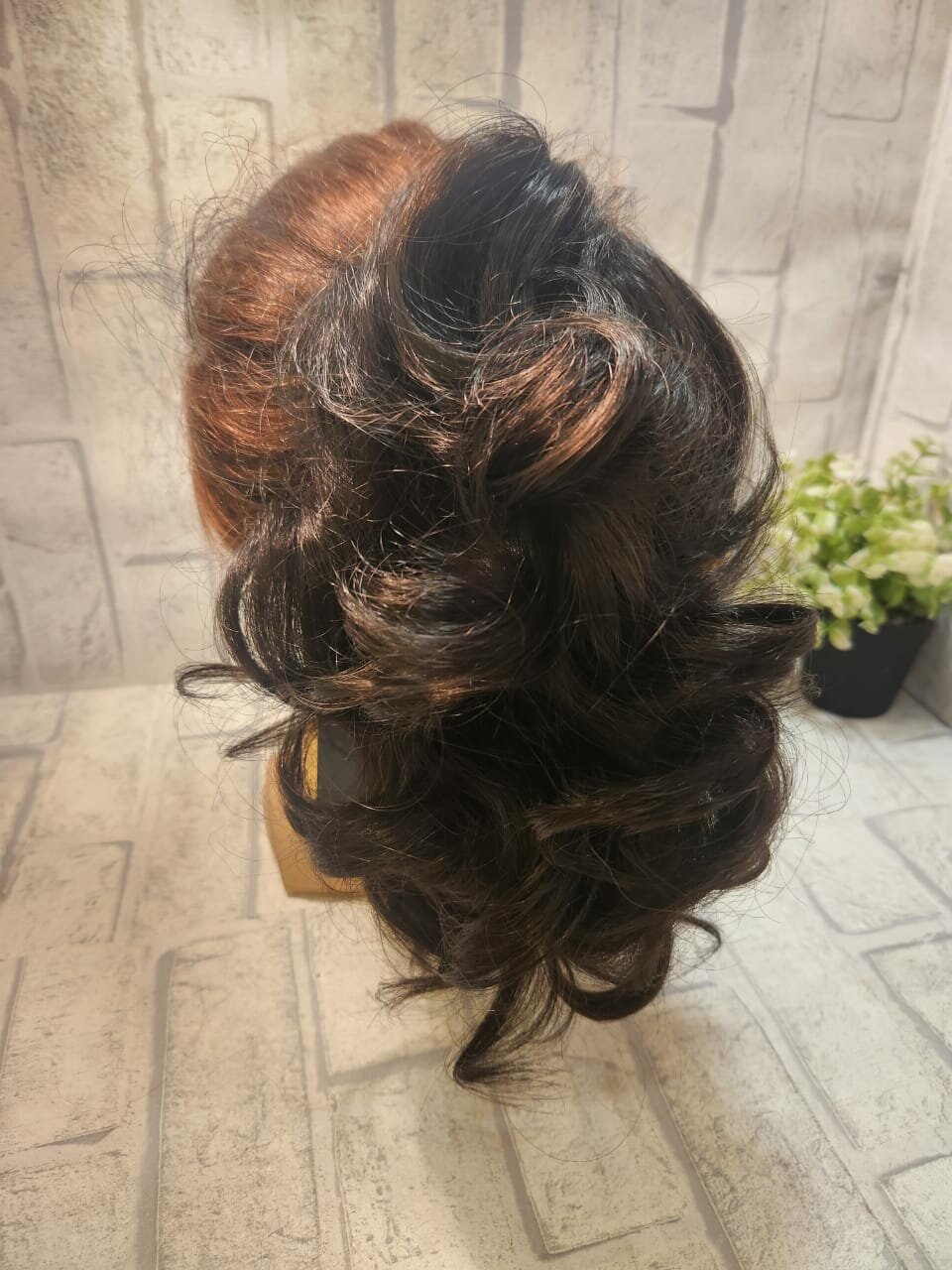 Хвост-Шиньон на крабе, сделан из искусственных премиальных материалов, имеет кудри, цвет Коричневый