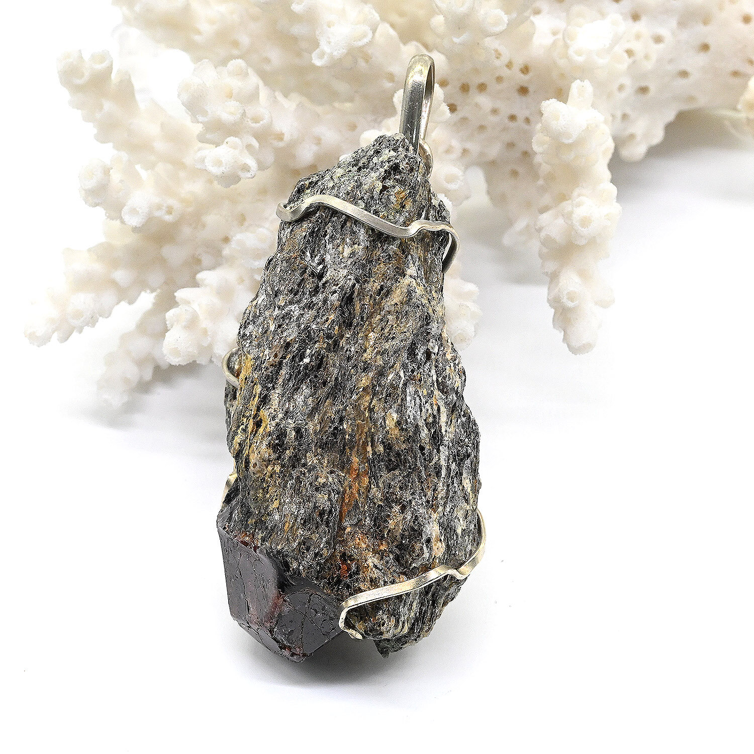 Подвеска, гранат