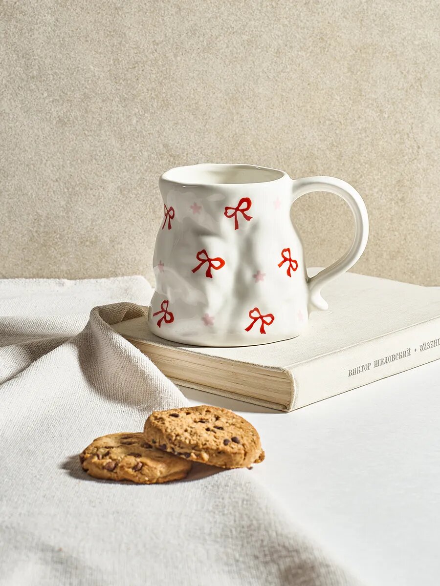 Кружка DB HOMME "Красный бантик", мятая, керамическая для чая, кофе, чашка из pinterest