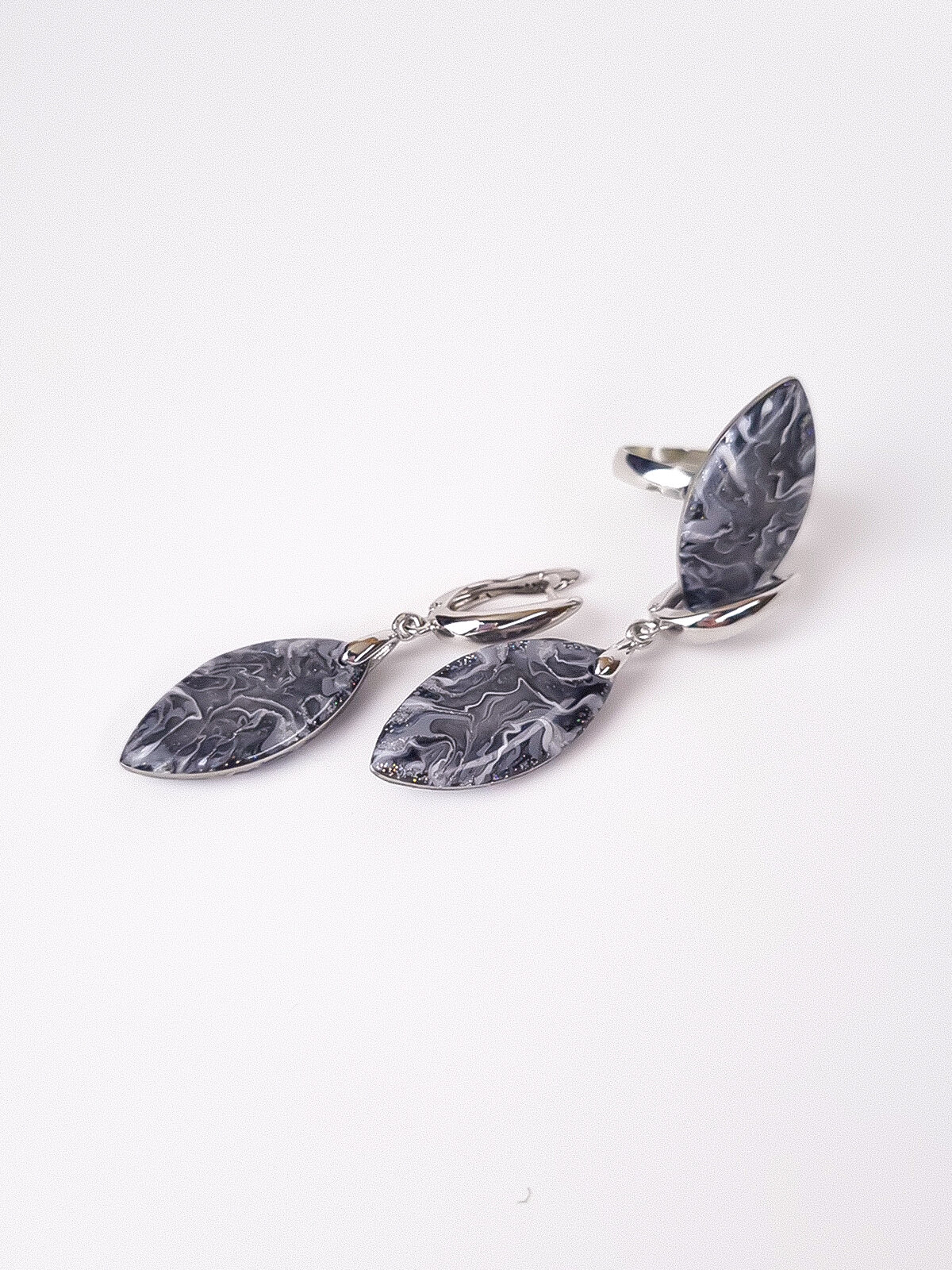 Комплект бижутерии: кольцо, серьги, эпоксидная смола