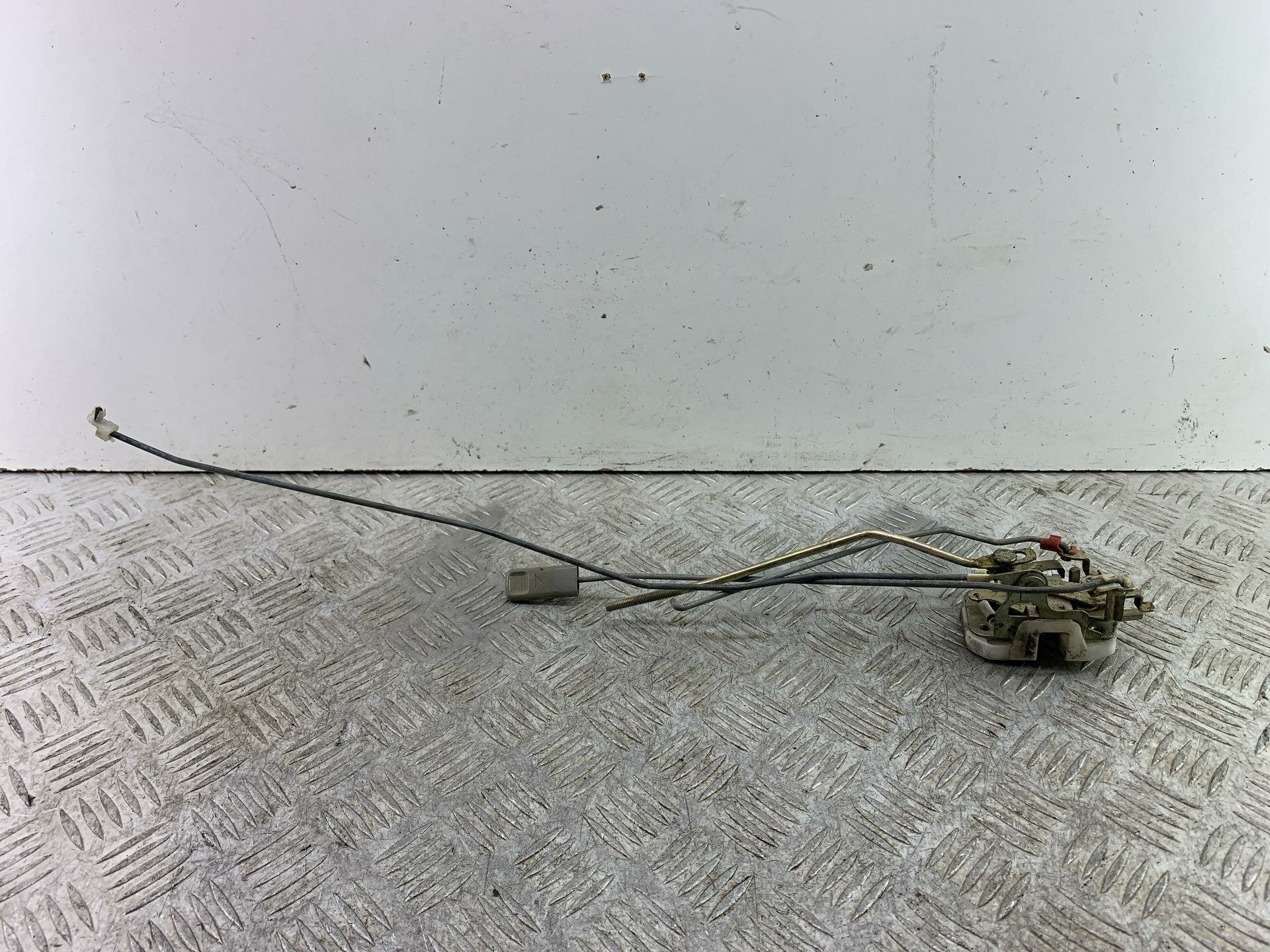 Замок двери передней левой Kia Pride 1996