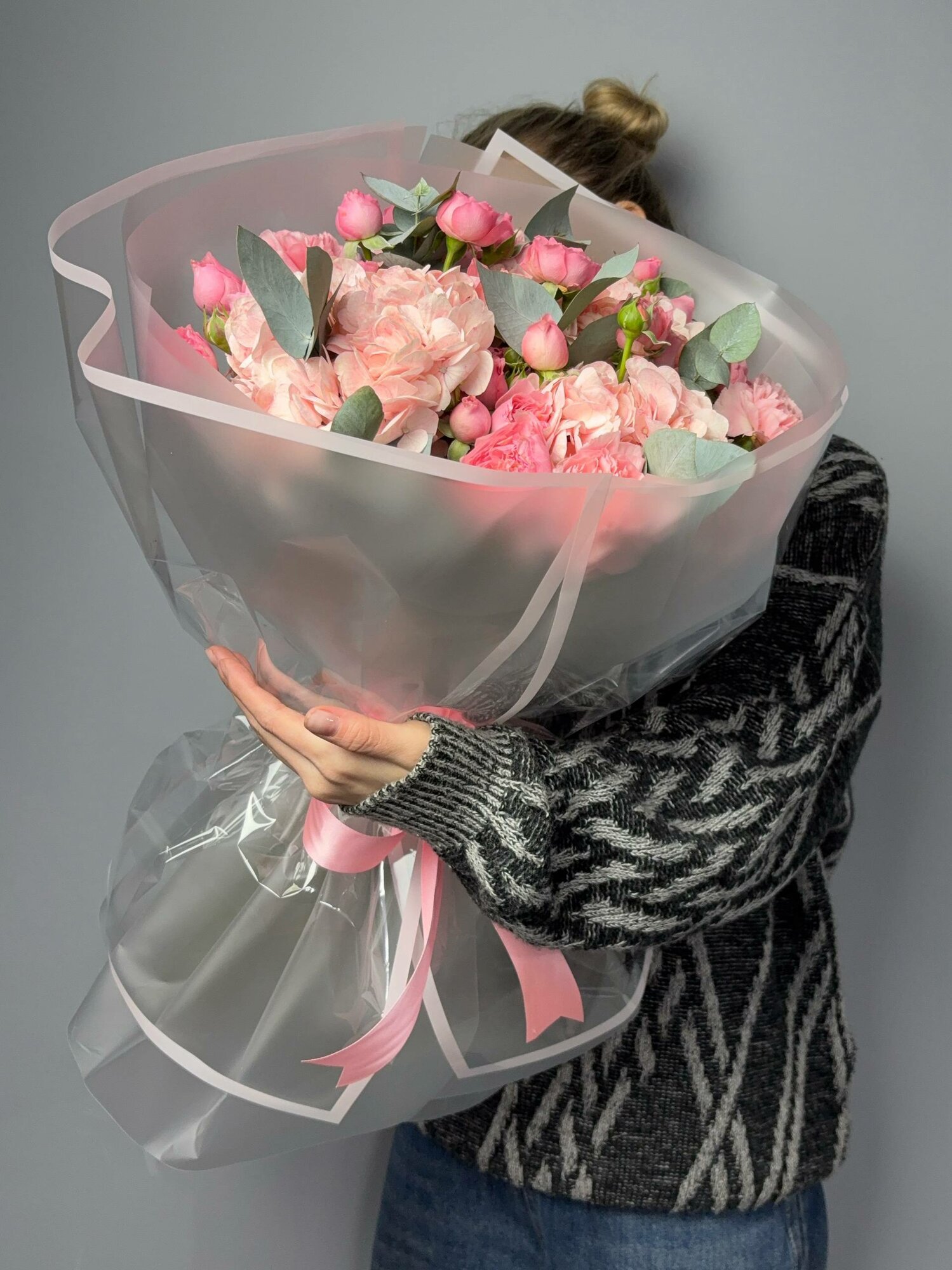 FRESH FLORA Нежная Симфония: букет из роз, гортензии и гвоздик – купить с доставкой недорого