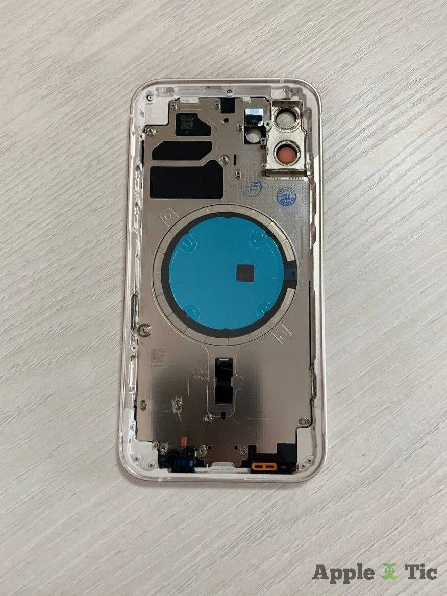 Корпус для IPhone 12 белый (WHITE), комплект кнопок, сим-лоток — фото 1