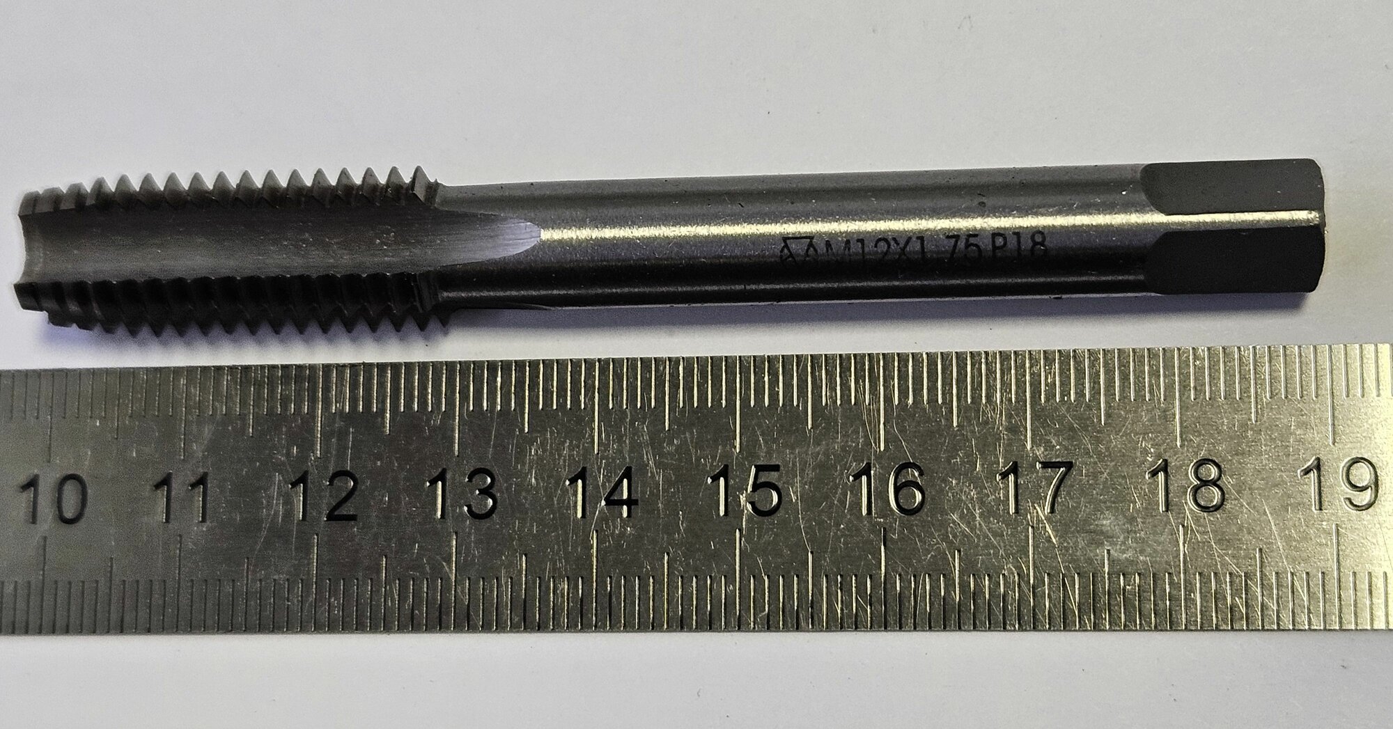Метчик м/р М12х1,75 Р18