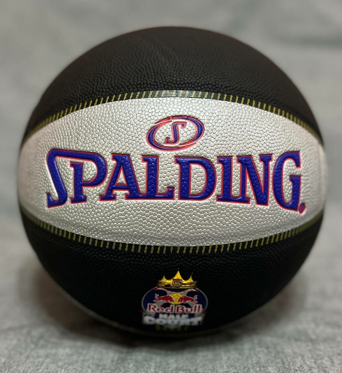 Баскетбольный мяч Spalding TF-33 REDBULL HALF COURT. Размер 7. Черный/Серебряный. Indoor/Outdoor