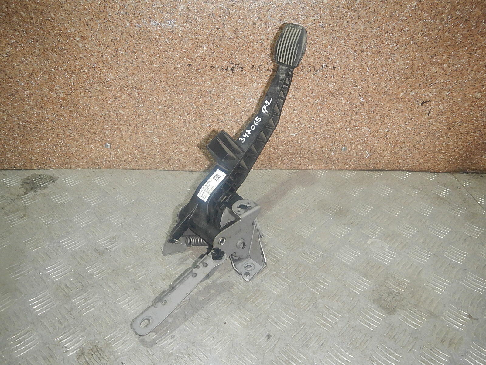 Б/У Педаль сцепления, Ford (Форд)-FOCUS 2 (05-08) FORD FOCUS 2 (05-08) Без повреждений 347065 FORD арт. 4M517B633AP