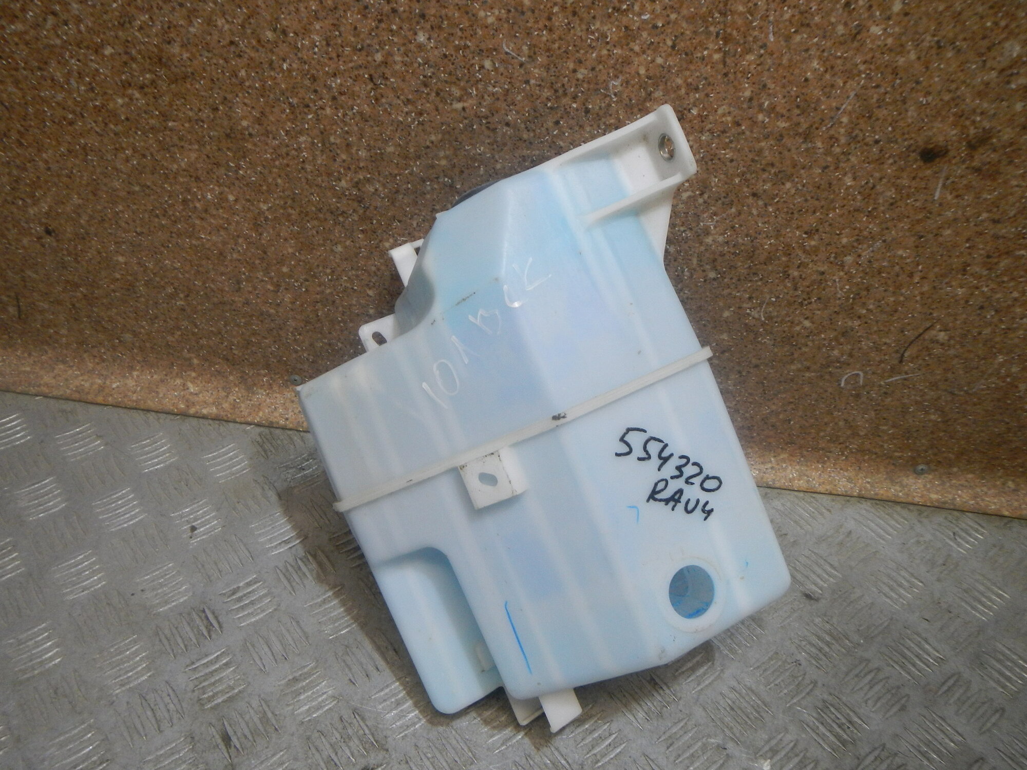 Б/У Бачок омывателя лобового стекла, Toyota (Тойота)-RAV4 (19-) TOYOTA RAV4 (19-) Небольшая деформация. 554320 TOYOTA ар...