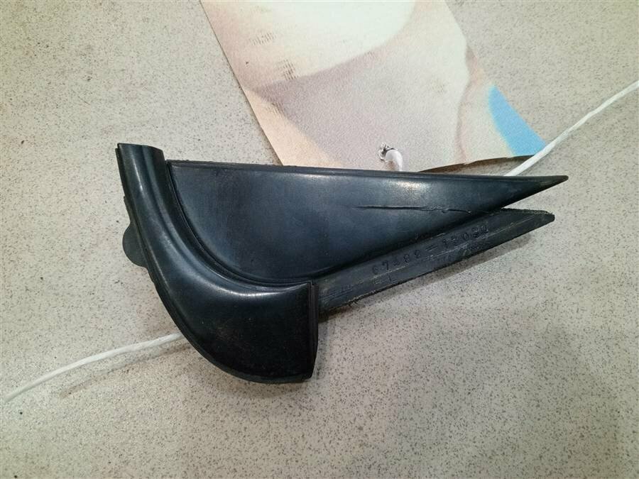 Уголок двери задней левой наружный от Toyota Corolla Spacio E110 1997-2001