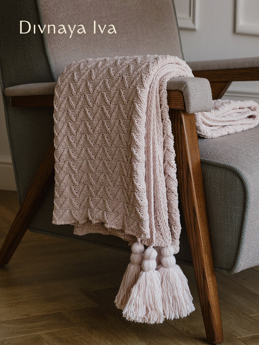 Плед вязаный, цвет светло-розовый, пудровый, c кистями из синели, размер 130*160 см, Divnaya Iva