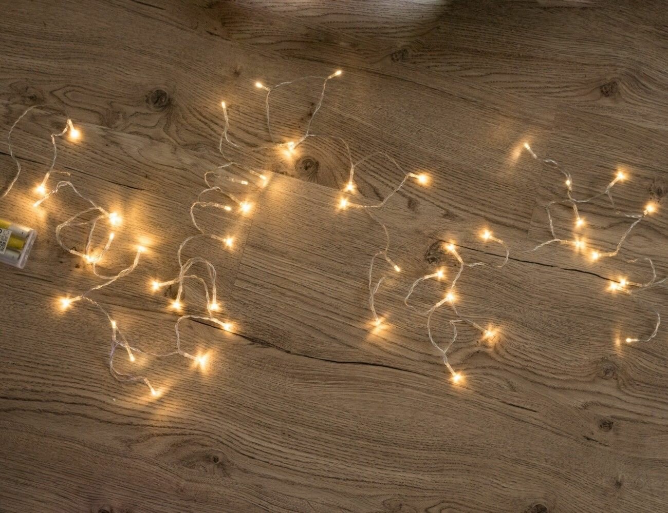 Гирлянда капельки света, 80 тёплых белых LED-огней, 8+0.3 м, провод прозрачный, батарейки, Koopman International AXS000680