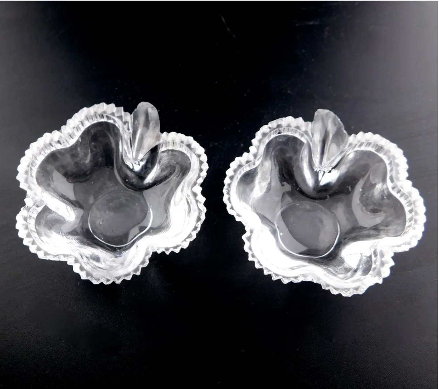 Две солонки "Трилистник клевера" прессованное стекло до 1917 г