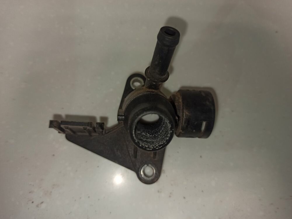 Фланец системы охлаждения Audi A5 8K 06H121132E 06H121132E