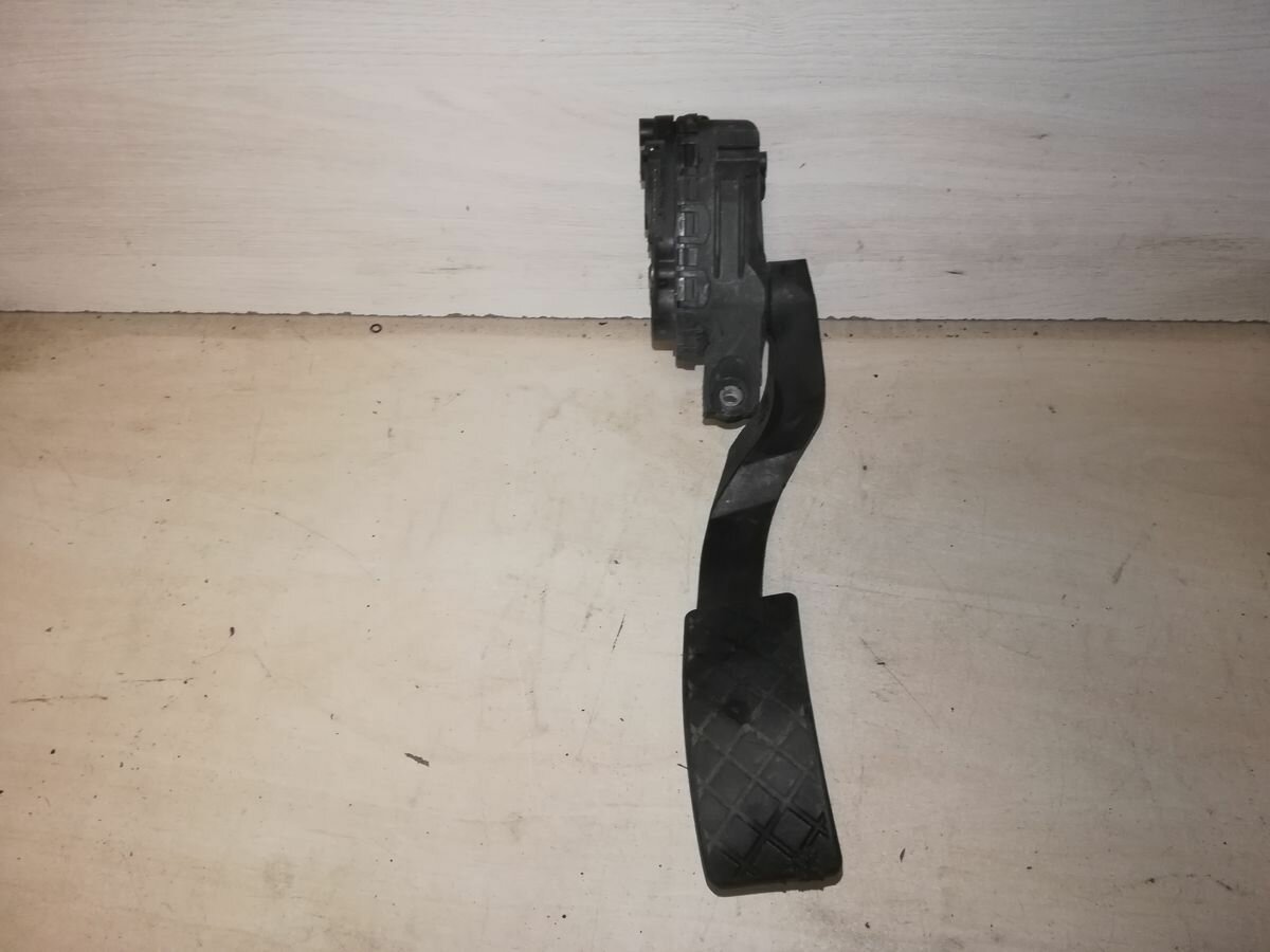 Электронная педаль газа VW Passat B5 Audi A6 A4 8D1723523E