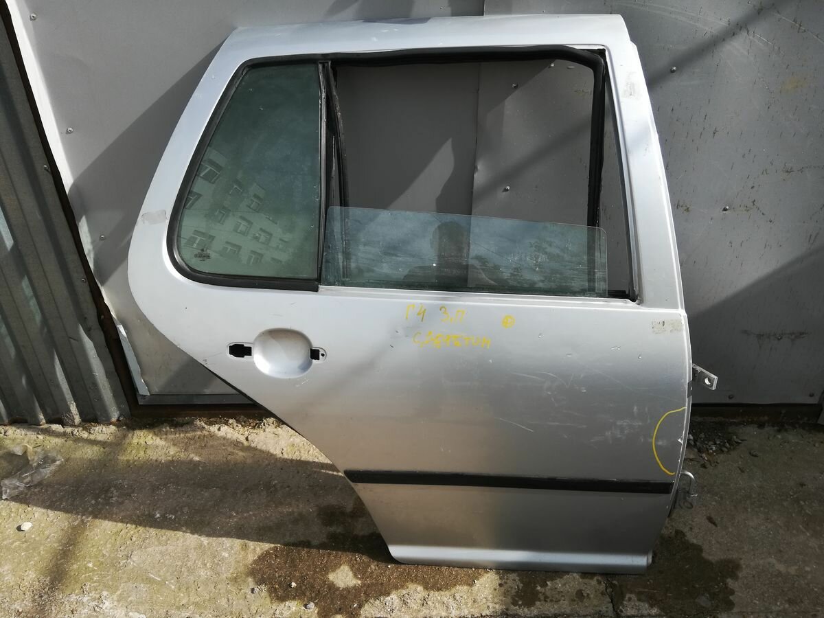 Дверь задняя правая Volkswagen Golf Mk4 (1997—2006) 1J6833056F