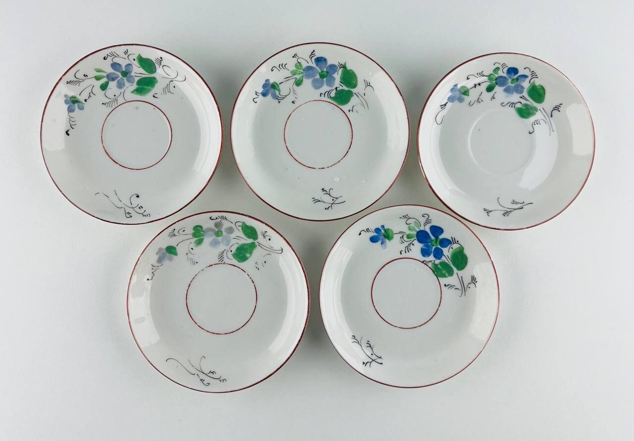 Набор винтажных кофейных блюдец "Цветы на ветру". Фарфор Кузнецов, Первомайский фарфоровый завод. СССР, 1930-е.
