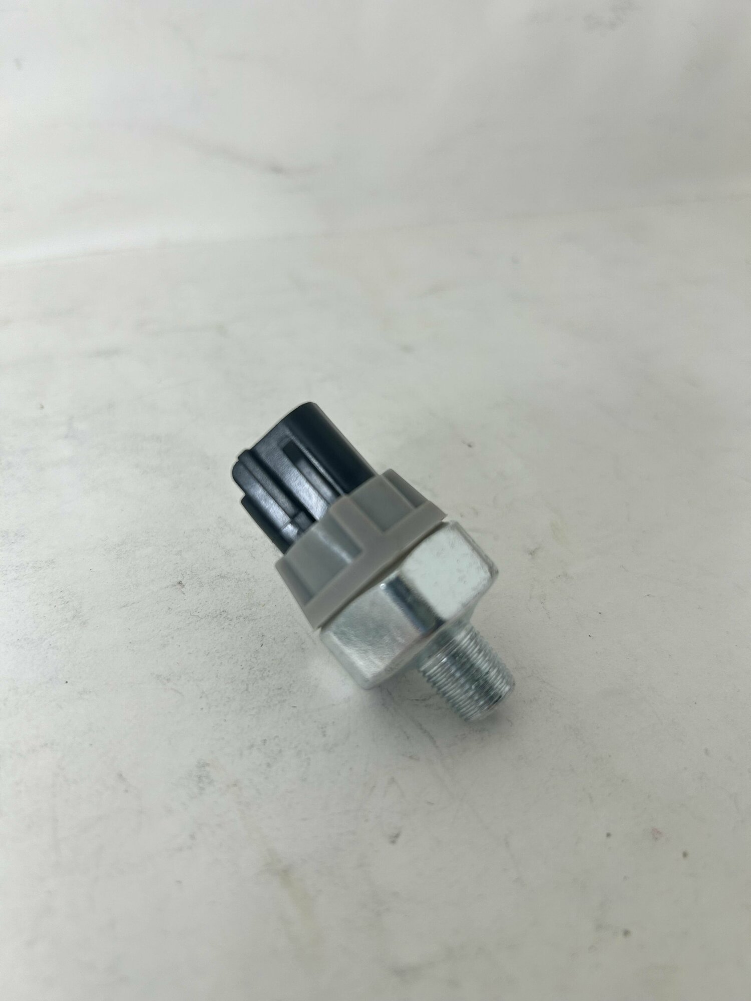 Датчик давления масла Geely