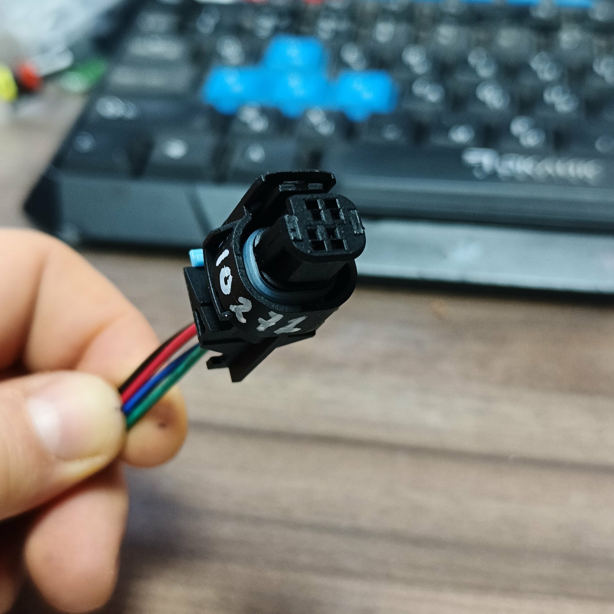 Разъем (штекер) 4 контакта блока Kessey замка дверных ручек VAG