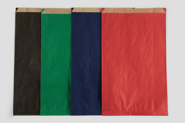 100 шт. Подарочный пакет бумажный 200х320х70 мм черный