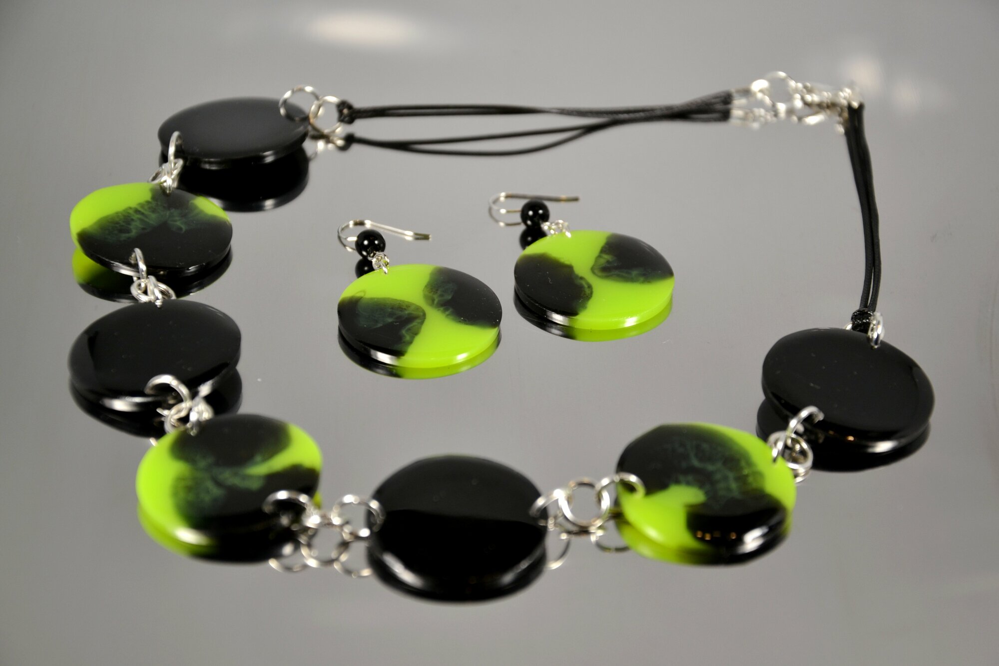 Комплект бижутерии: серьги, колье