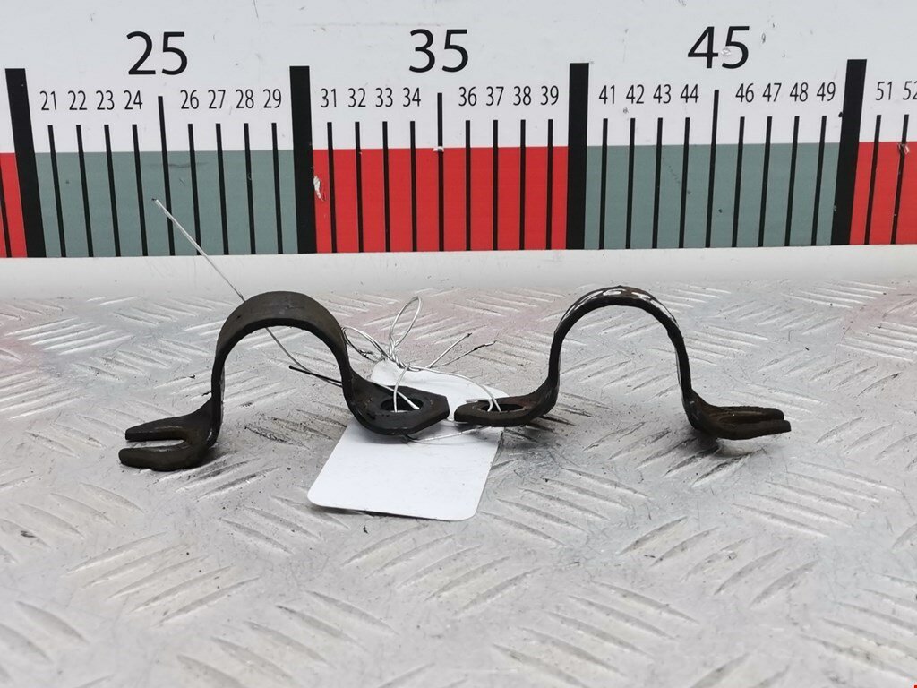 Кронштейн (крепление скоба) стабилизатора переднего Mazda Premacy арт. 2022061