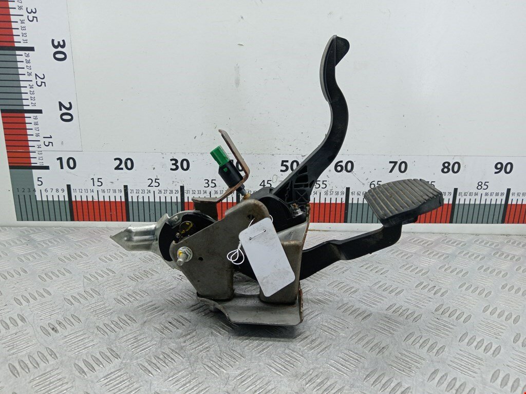 Педальный узел Citroen C4 Picasso 1 4500Y4 арт. 2082740