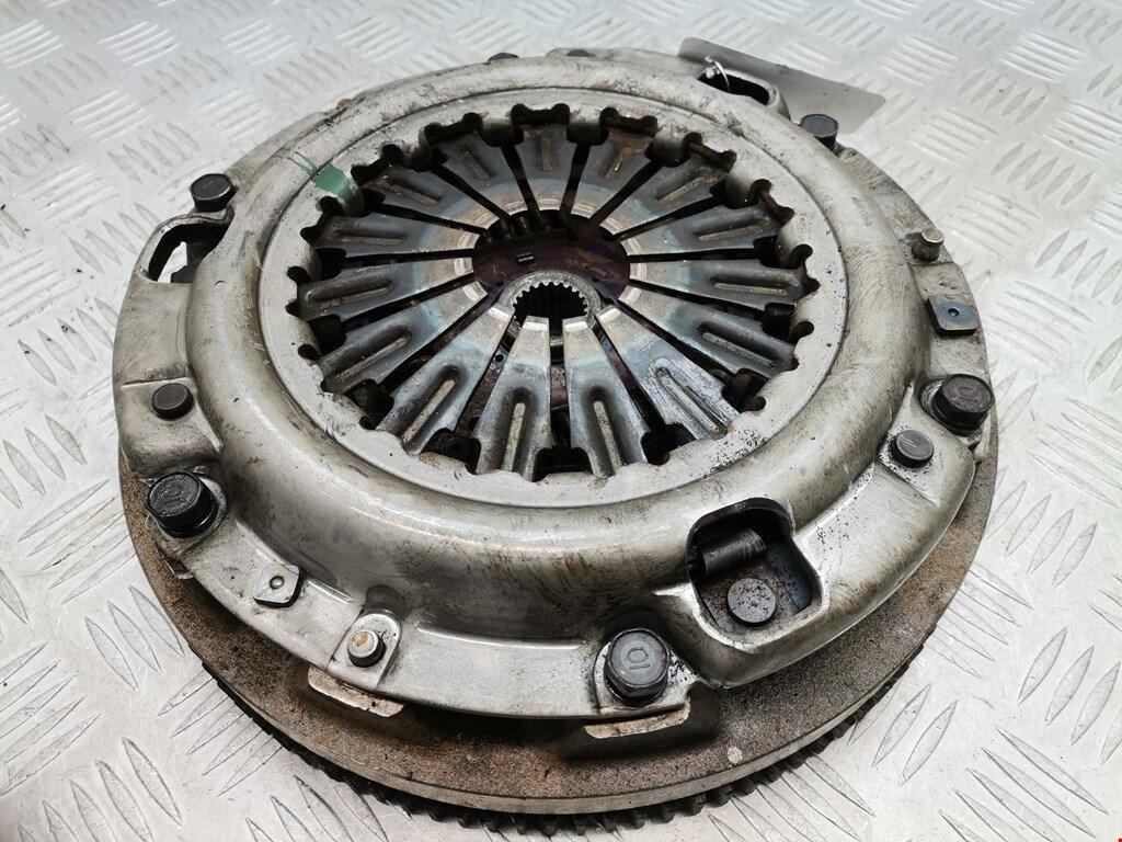 Маховик (демпфер сцепления) Mazda 323 BJ RF3R11500C арт. 2076994