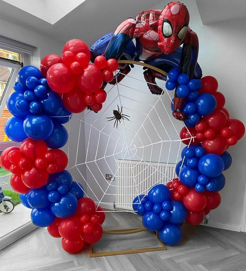 Фотозона из шаров "Человек Паук и паутина"