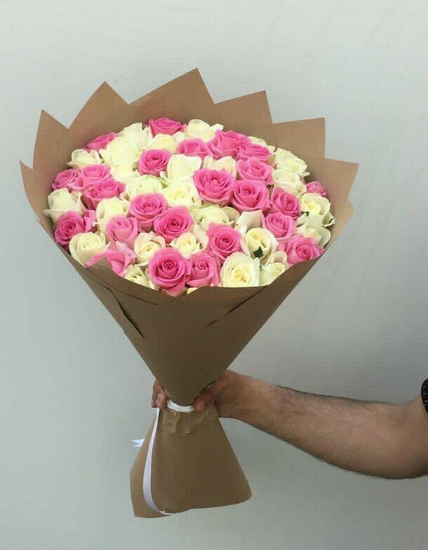 Букет Well Flowers "Роза Микс" , круглый, на стеблях, 51 цветок, 50 см, букет свежих цветов