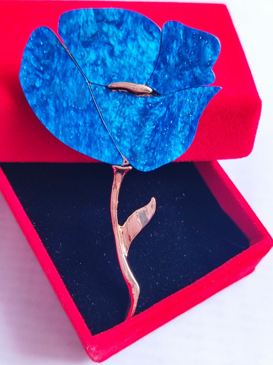 Брошь, пластик