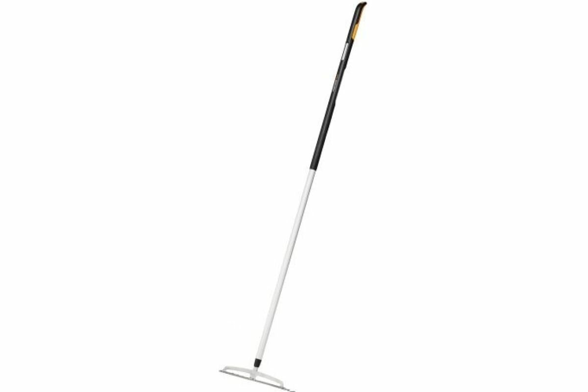 Средние грабли для грунта Fiskars Xact 1027039