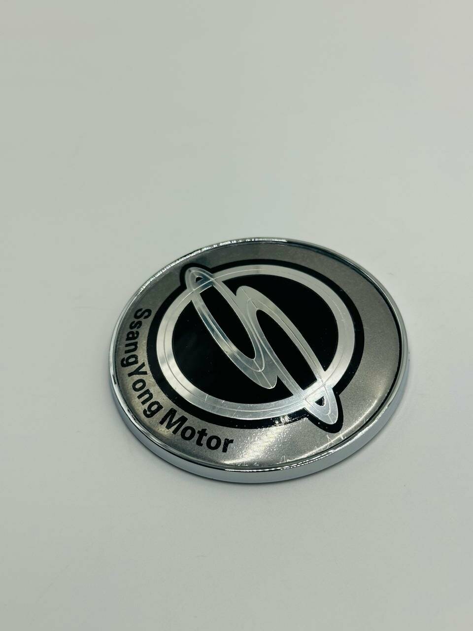 Эмблема значок на автомобиль SSANGYONG На Капот 79мм