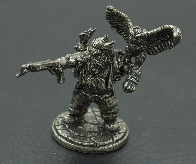 Гном (Дворф) с совой. Воин, следопыт арбалетчик. Dwarf. Фигурка металлическая 24 мм. Аксессуар для настольных игр ДнД / Dungeons & Dragons