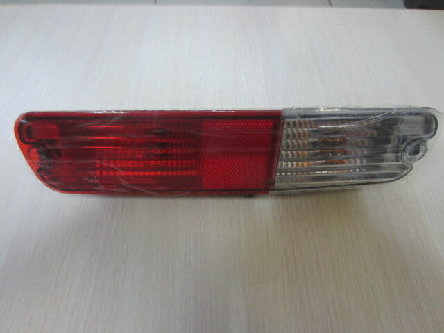 Фонарь в задний бампер правый совместим с Mitsubishi Pajero 3 2003-2006 MN133776