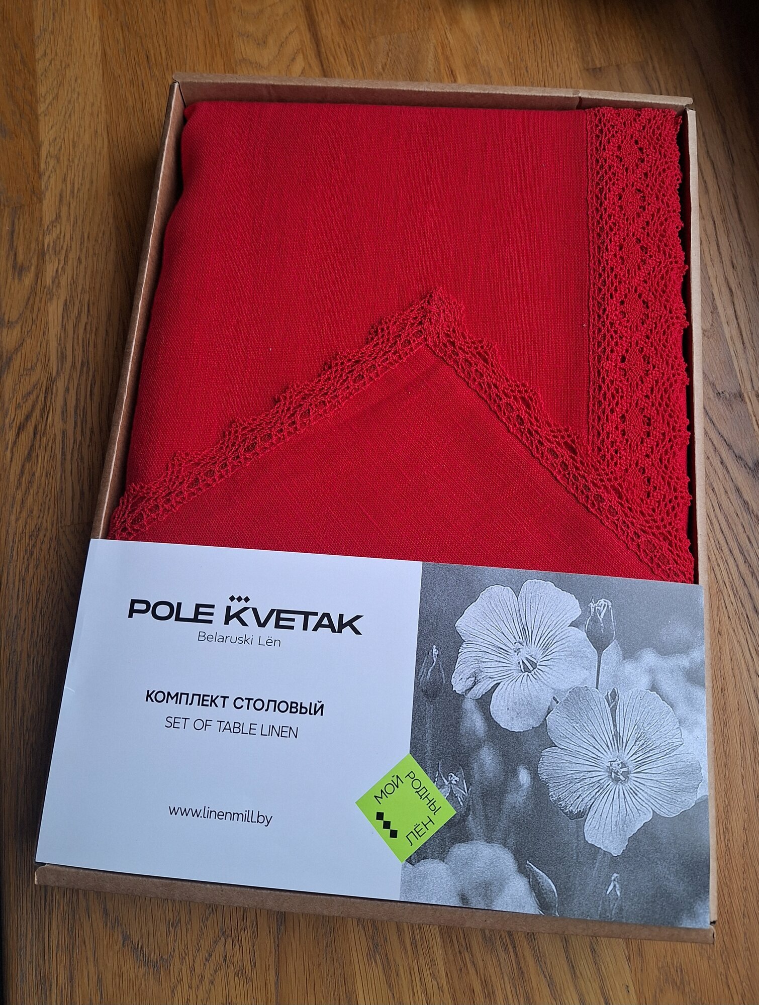 100%Льняная скатерть с салфетками Красная с кружевом. Скатерть 150х250 см, 6 салфеток 40х40 см.